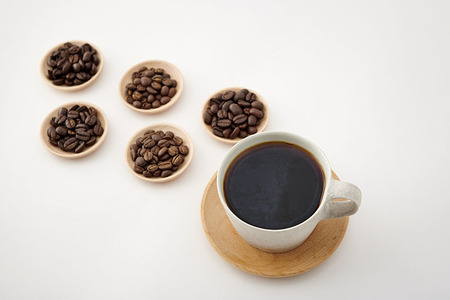 自家焙煎コーヒー (豆) 中煎り 180g (90gx2袋) ＆ドリップバッグコーヒー1個 | 秋田県由利本荘市 | ふるさと納税サイト「ふるなび」